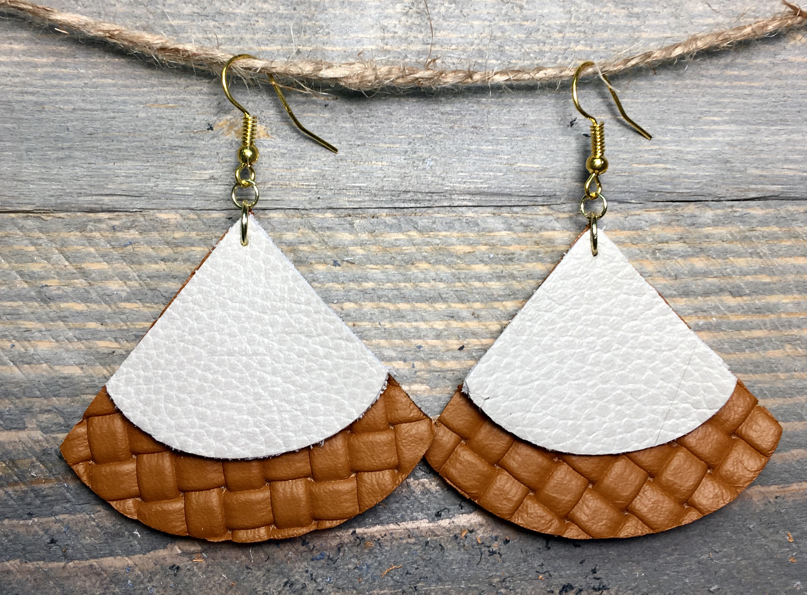 White Fan Shape over Tan Basket-Weave - Unleashed.Life