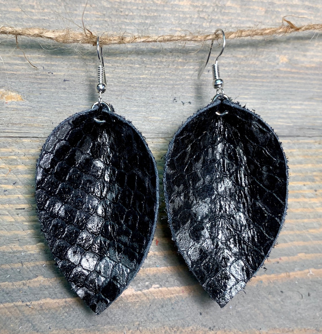 Black And Silver Snakeskin Leaf - Unleashed.Life