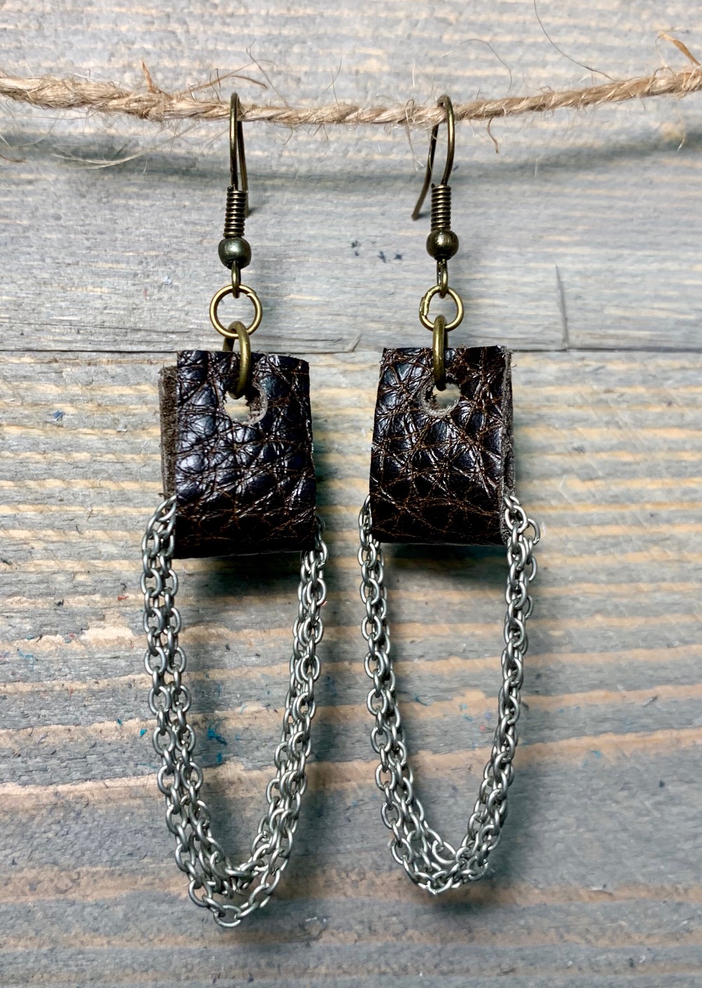 Brown Loop and Chain - Unleashed.Life